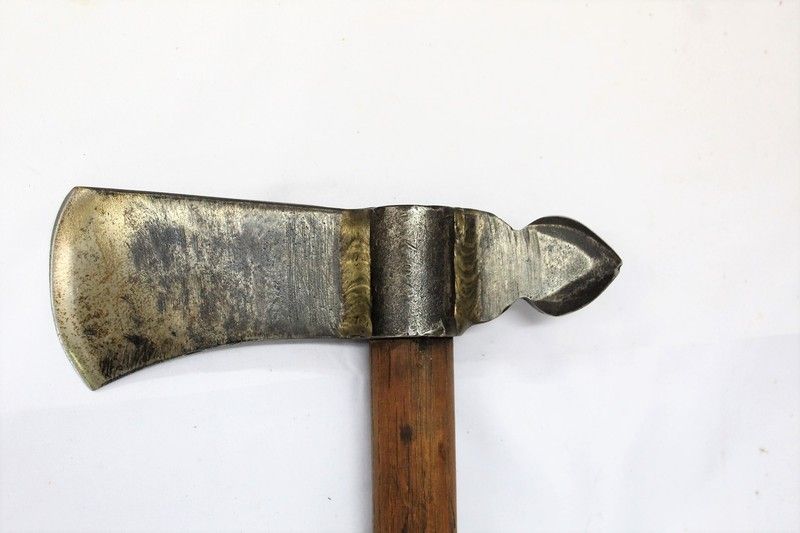 Can someone help me identify this Tomahawk? | BladeForums.com