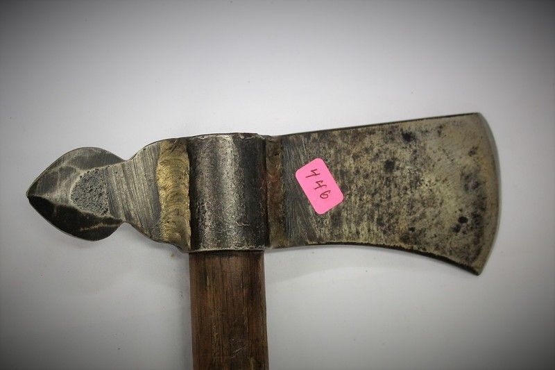 Can someone help me identify this Tomahawk? | BladeForums.com
