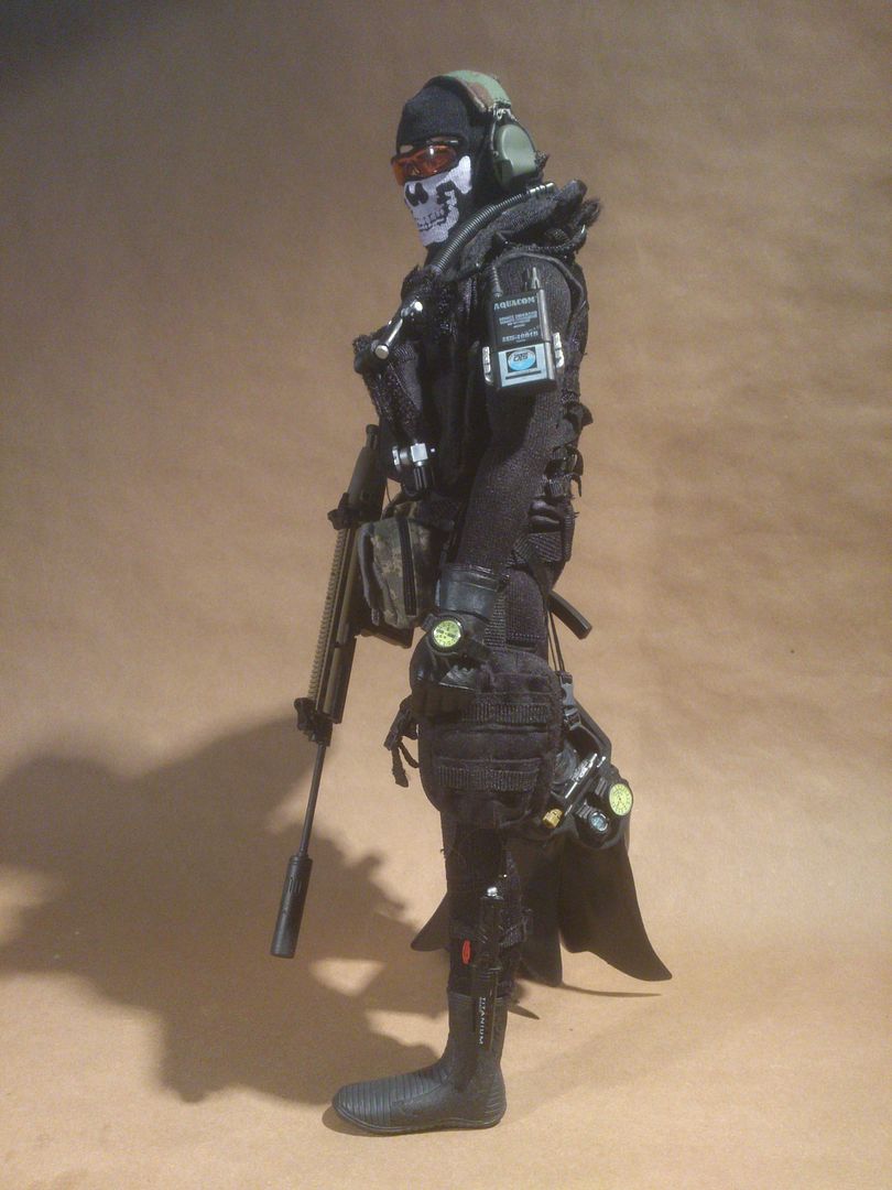 Custom Modern Warfare 2 Ghost UDT version with Hot Toys Scar & aquacom