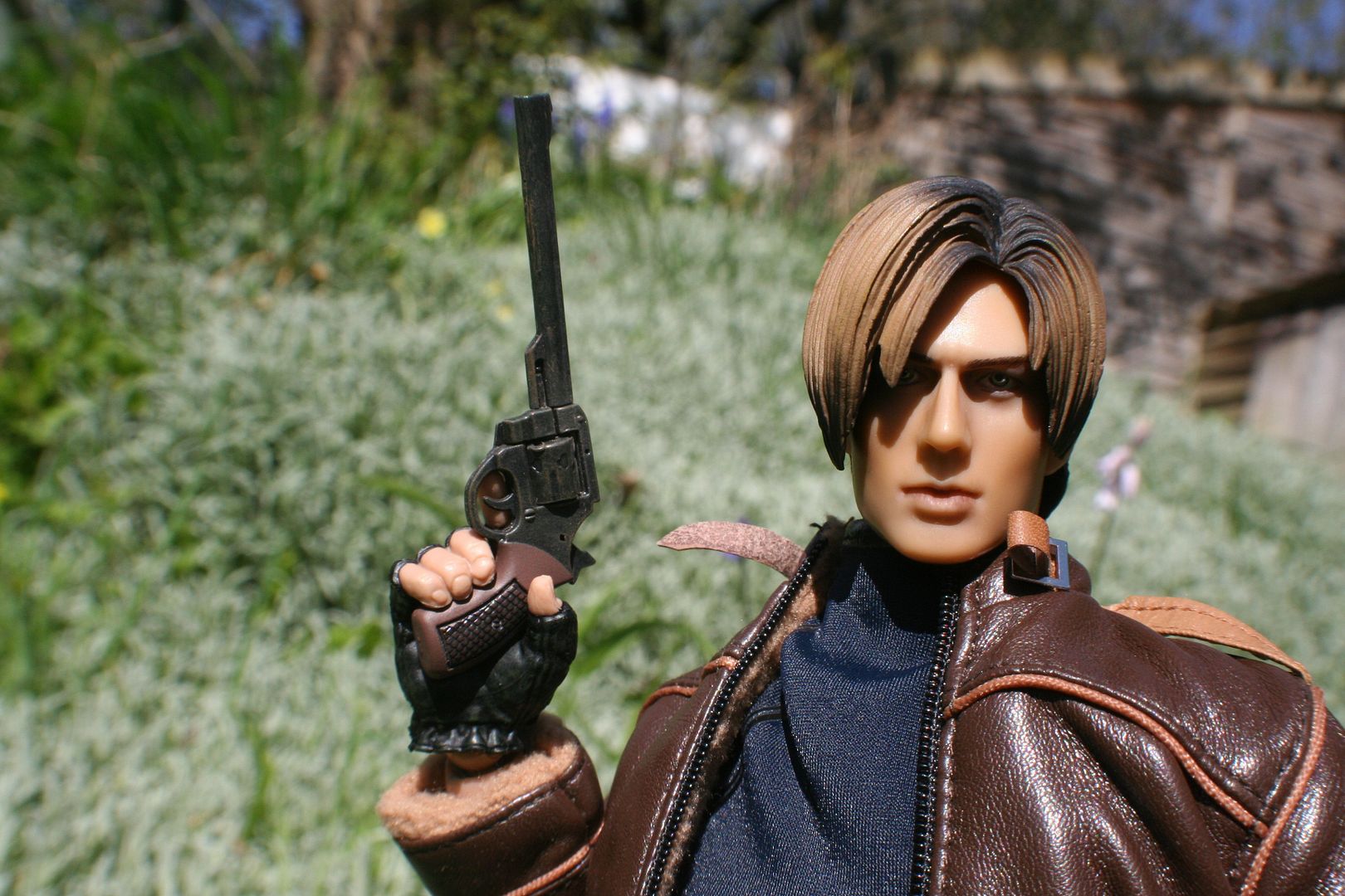 Hot Toys - Leon S Kennedy (retro photo review) | One Sixth Warriors Forum