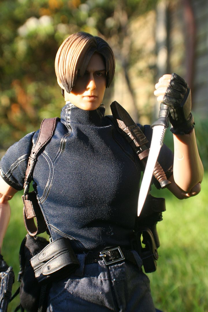 Hot Toys - Leon S Kennedy (retro photo review) | One Sixth Warriors Forum