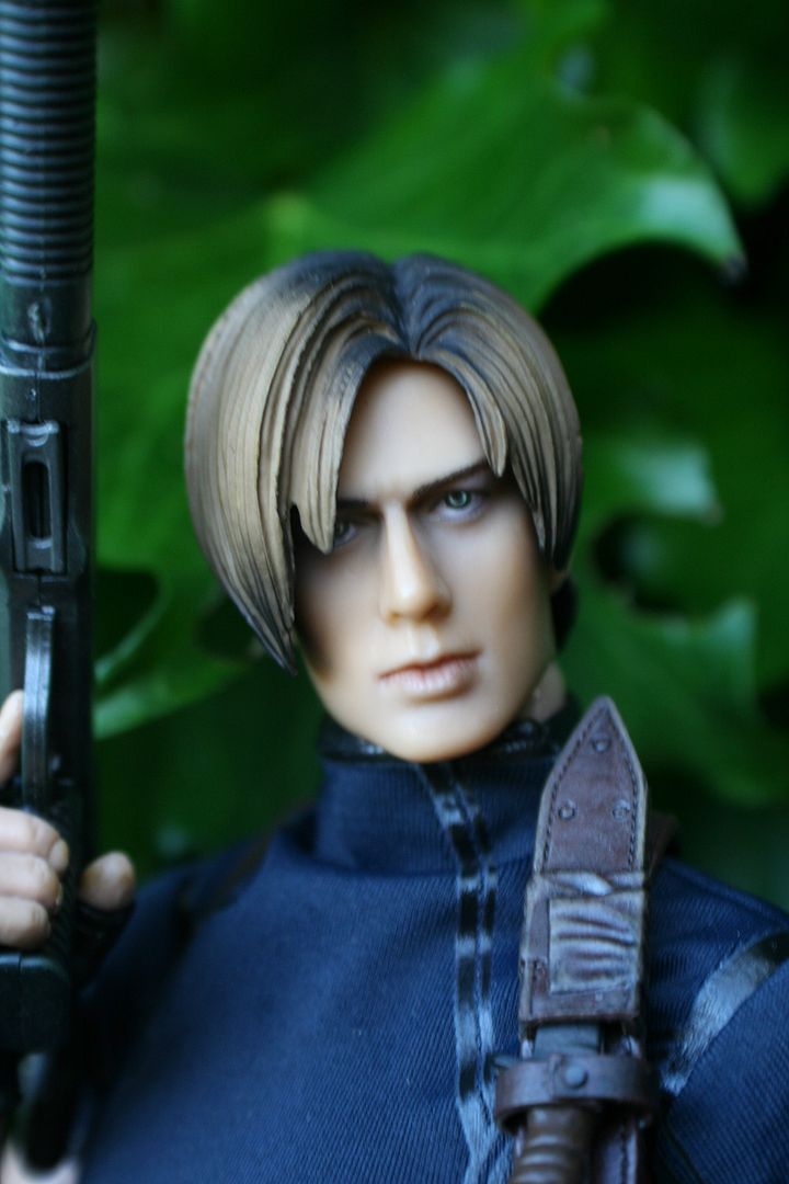 Hot Toys - Leon S Kennedy (retro photo review) | One Sixth Warriors Forum